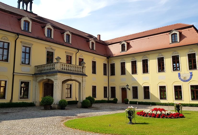 Prinz zur Lippe GmbH & Co.KG Pension Schloss Proschwitz - Dorfanger 19 ...